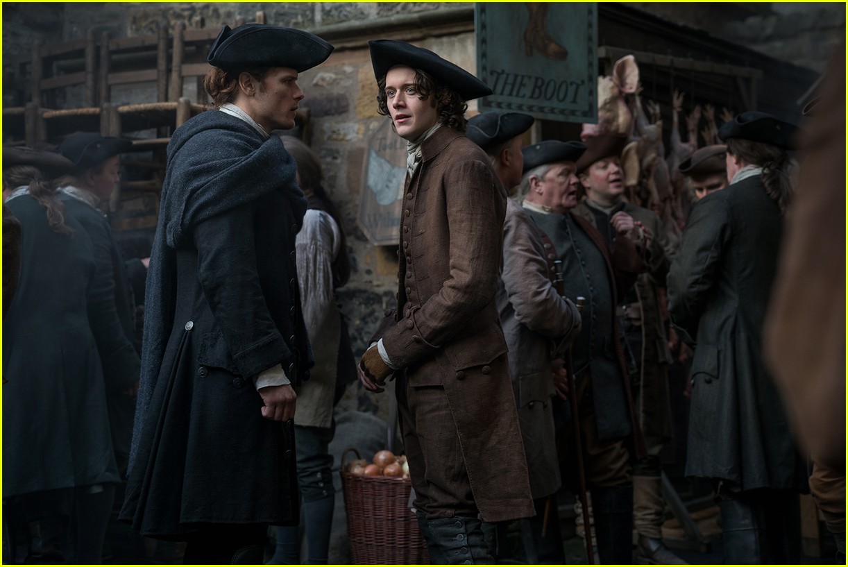 Things Get Steamy for Jamie & Claire in 'Outlander' Reunion Photos ...