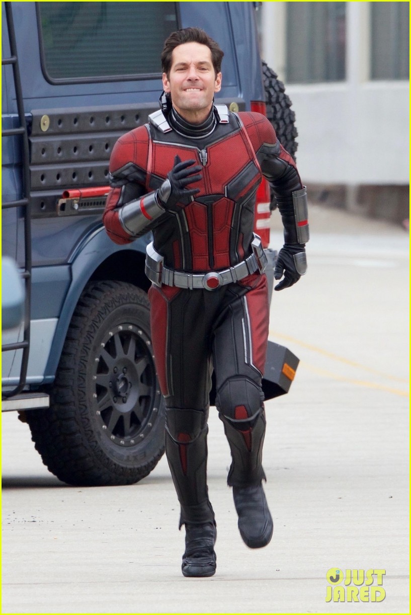 Paul Rudd Runs in Costume on the Set of 'Ant-Man and The Wasp' - First ...