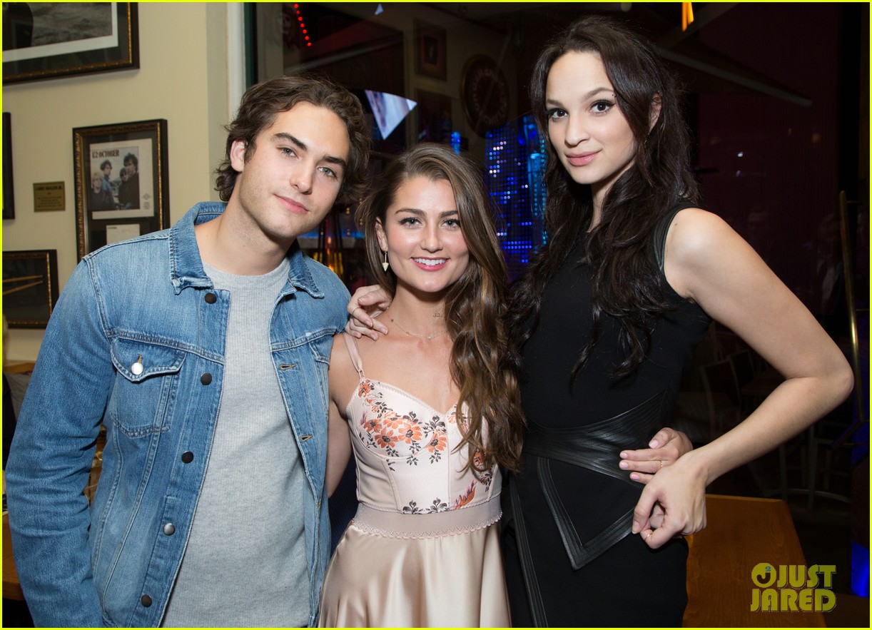 Jessica Rothe & Ruby Modine Share a Big Hug at 'Happy Death Day' World ...