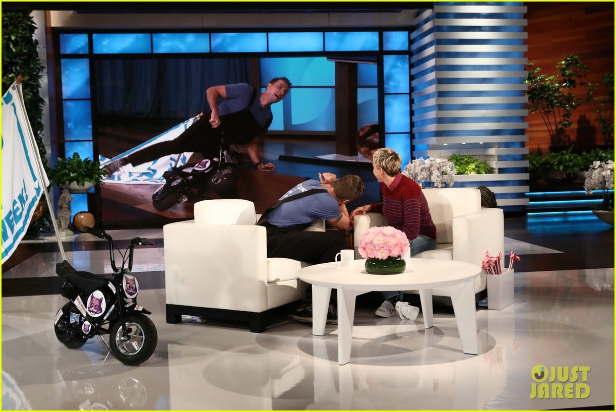 Dax Shepard Shares Adorable Video of Daughter Lincoln Riding Motorcycle ...