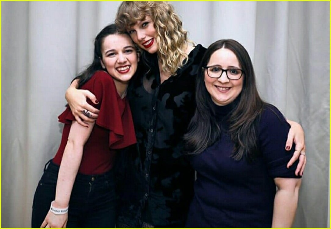 Taylor Swift Fans Share Fun Photos from London Secret Session!: Photo ...