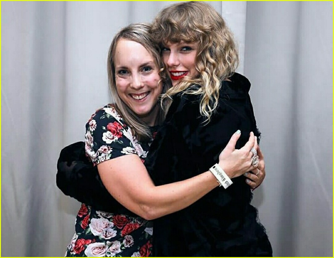Taylor Swift Fans Share Fun Photos from London Secret Session!: Photo ...