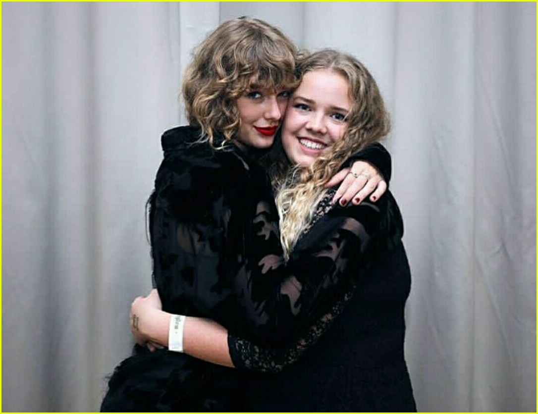 Taylor Swift Fans Share Fun Photos from London Secret Session!: Photo ...