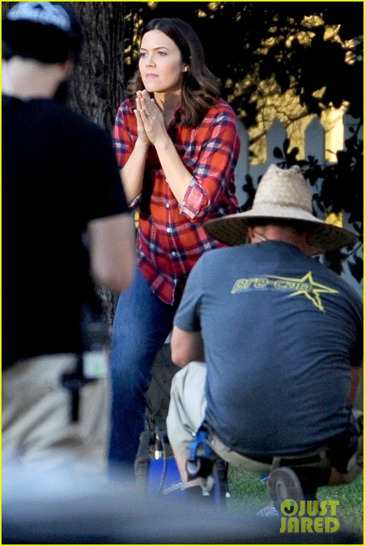Milo Ventimiglia & Mandy Moore Film 'This Is Us' Scene Together: Photo ...