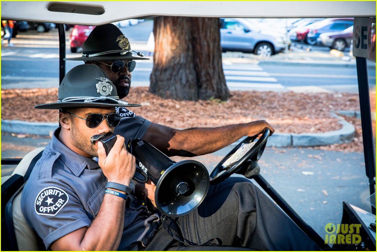 Russell Wilson Tries to Go Undercover, But Everyone Still Recognizes ...