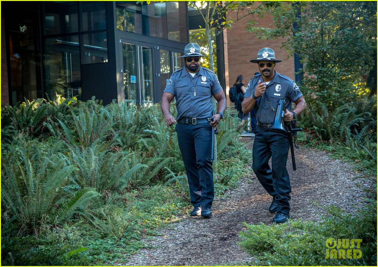 Russell Wilson Tries to Go Undercover, But Everyone Still Recognizes ...