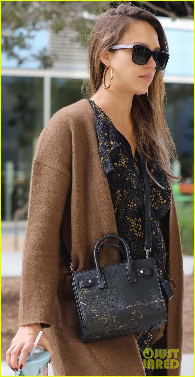 Pregnant Jessica Alba Flaunts Her Fall Style En Route to Work: Photo ...