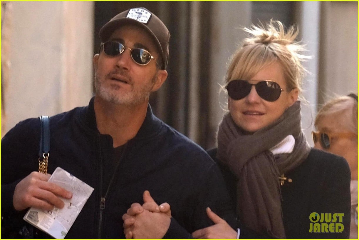 Anna Faris & Boyfriend Michael Barrett Couple Up During Italian ...