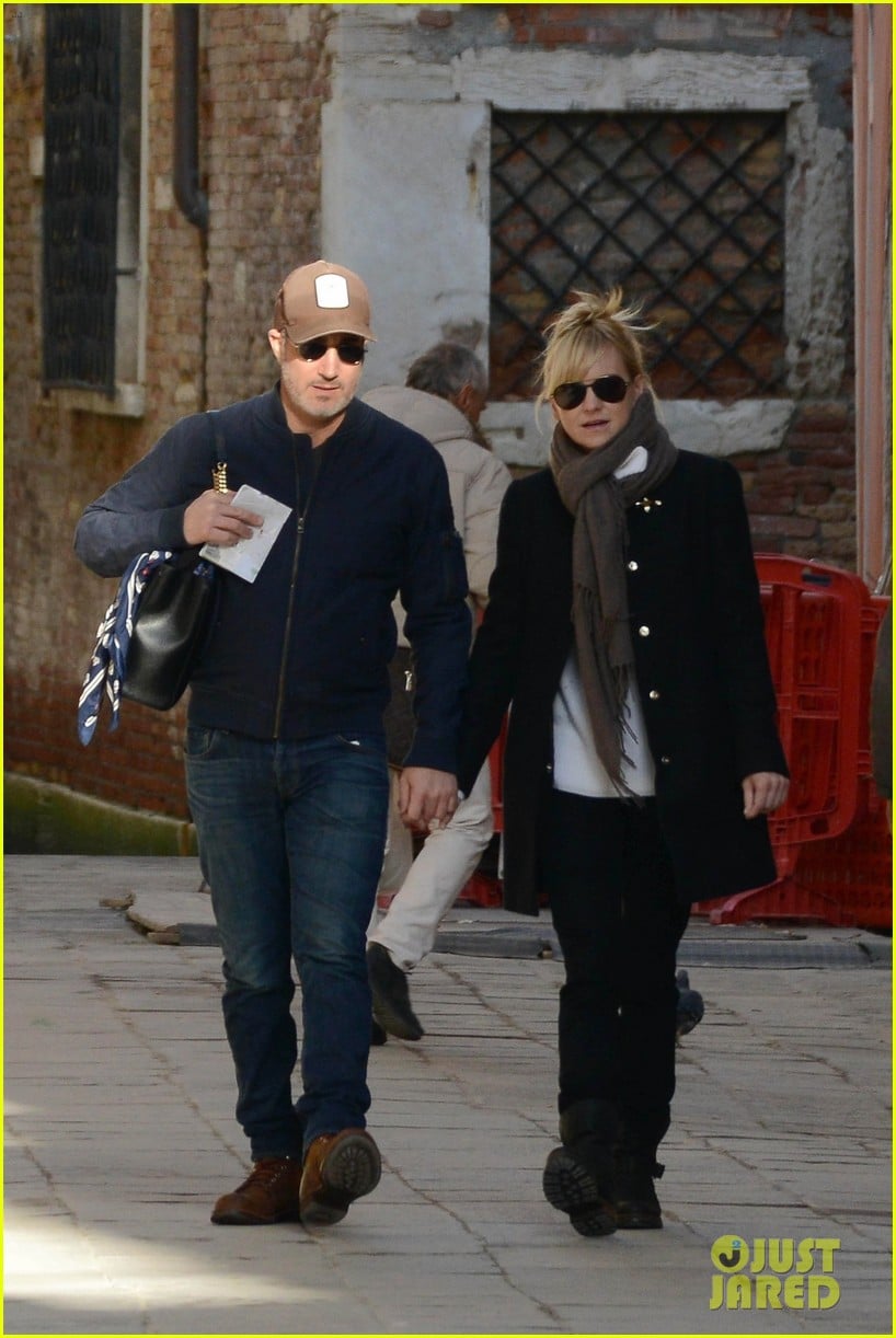 Anna Faris & Boyfriend Michael Barrett Couple Up During Italian ...