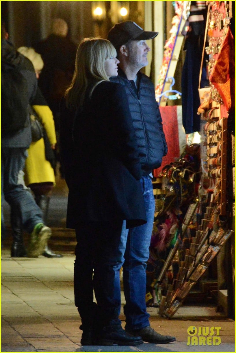 Anna Faris & Boyfriend Michael Barrett Take a Romantic Stroll in Venice ...