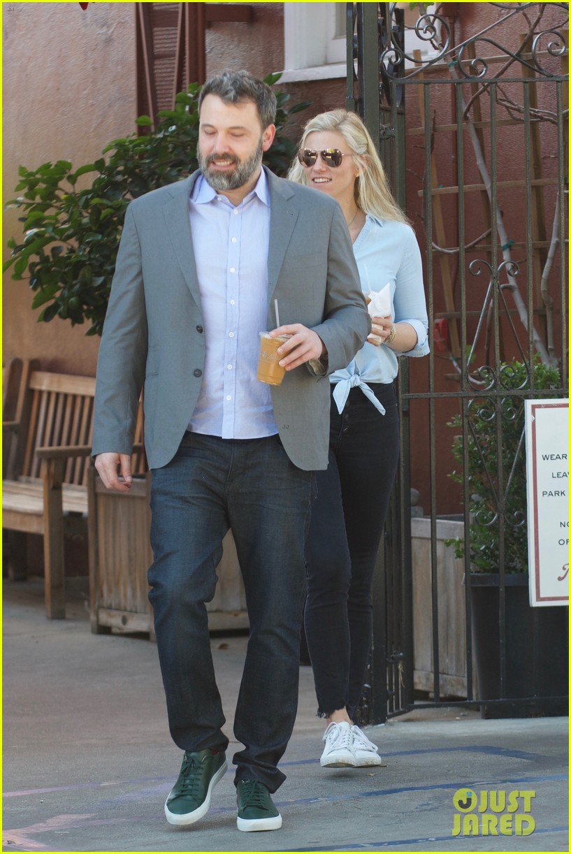 Ben Affleck & Lindsay Shookus Step Out for Coffee Date: Photo 3992250 ...