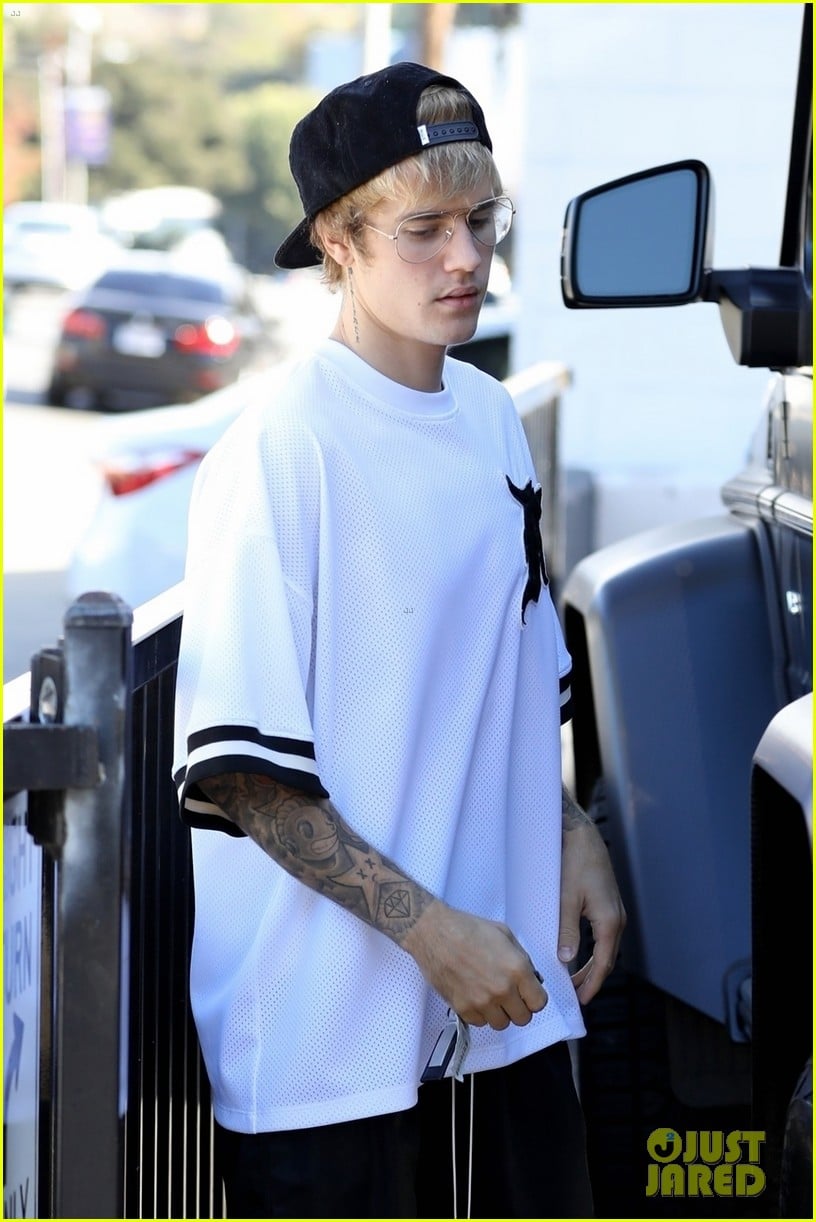 Justin Bieber Works Up a Sweat at Morning Dance Class: Photo 3994596 ...
