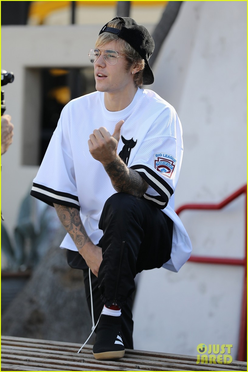 Justin Bieber Works Up a Sweat at Morning Dance Class: Photo 3994600 ...