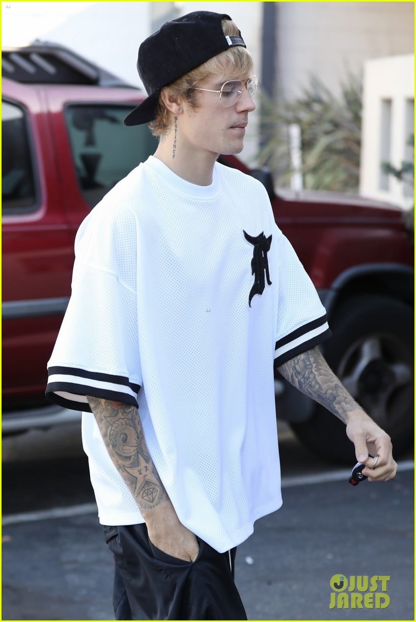 Justin Bieber Works Up a Sweat at Morning Dance Class: Photo 3994607 ...