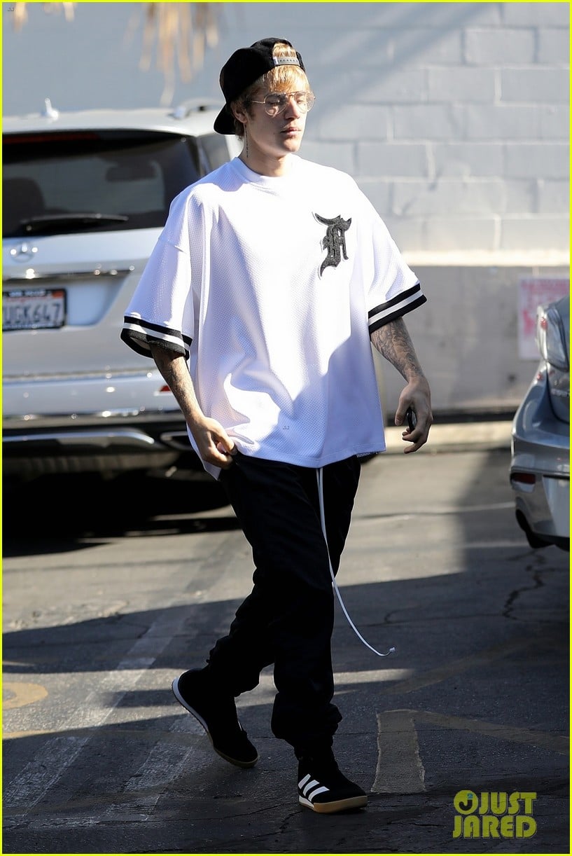 Justin Bieber Works Up a Sweat at Morning Dance Class: Photo 3994623 ...