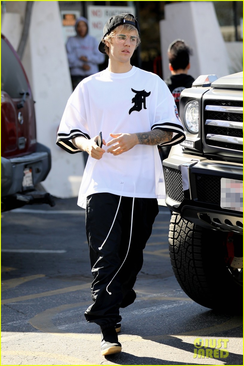 Justin Bieber Works Up a Sweat at Morning Dance Class: Photo 3994627 ...