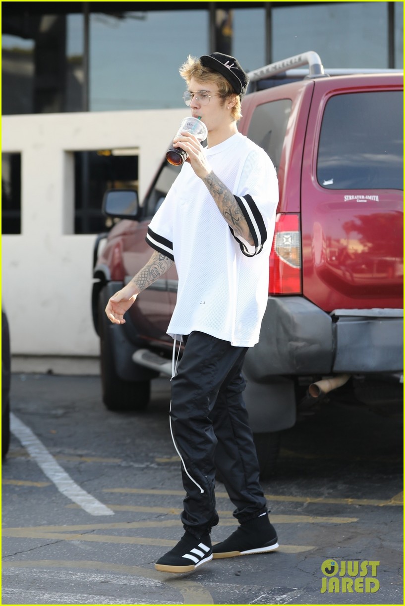 Justin Bieber Works Up a Sweat at Morning Dance Class: Photo 3994652 ...