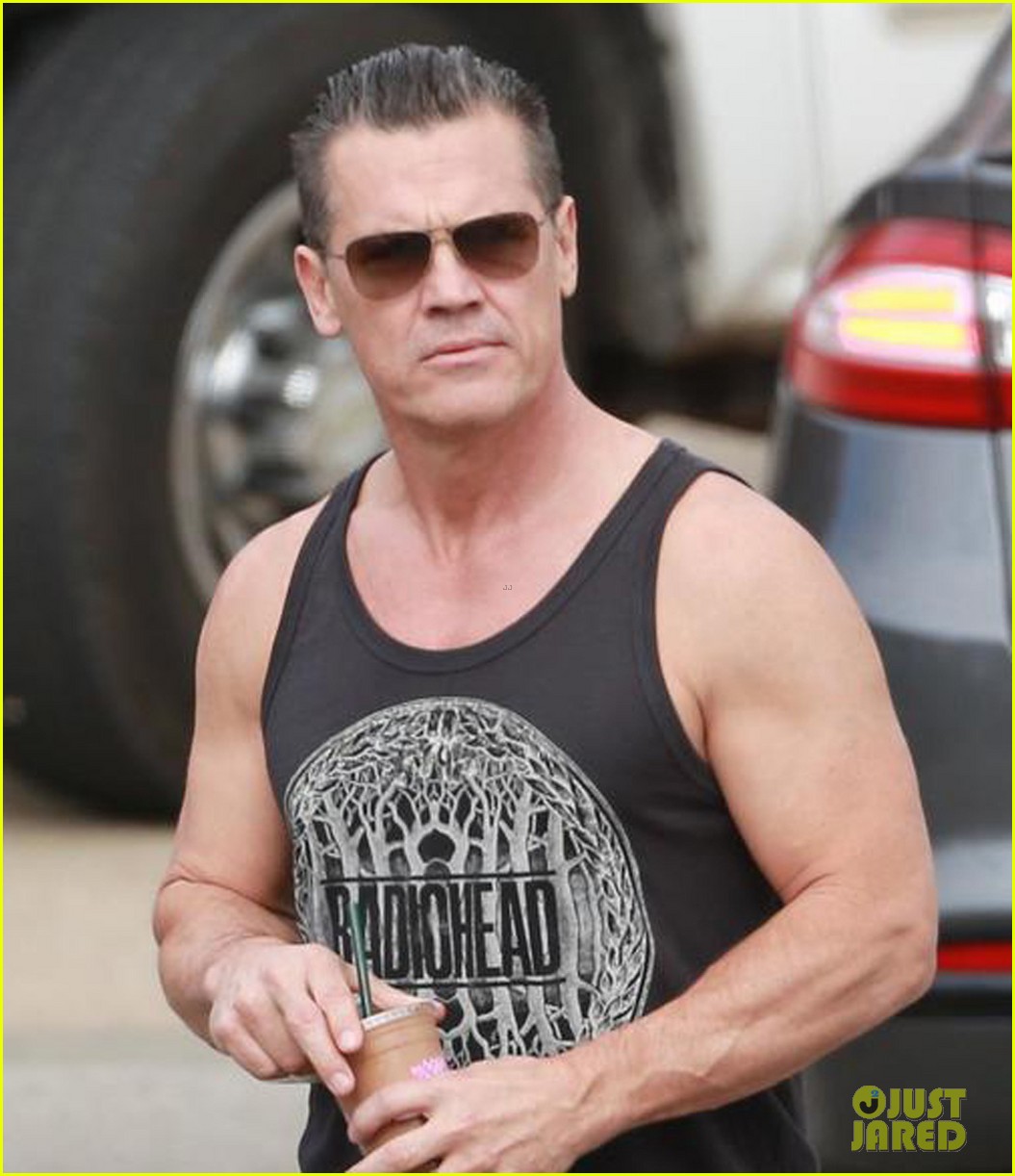 Josh Brolin Flaunts His Buff Biceps on a Smoothie Run: Photo 3981503 ...