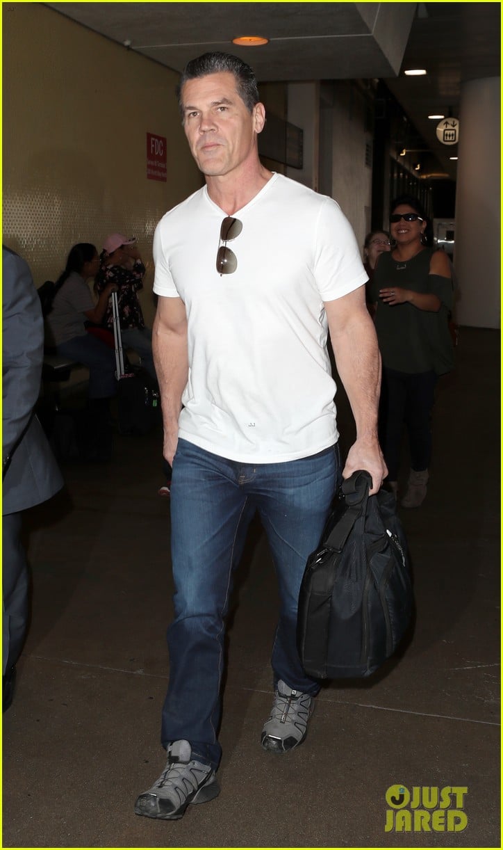 Photo: josh brolin flexes his muscles flying into los angeles 10 ...
