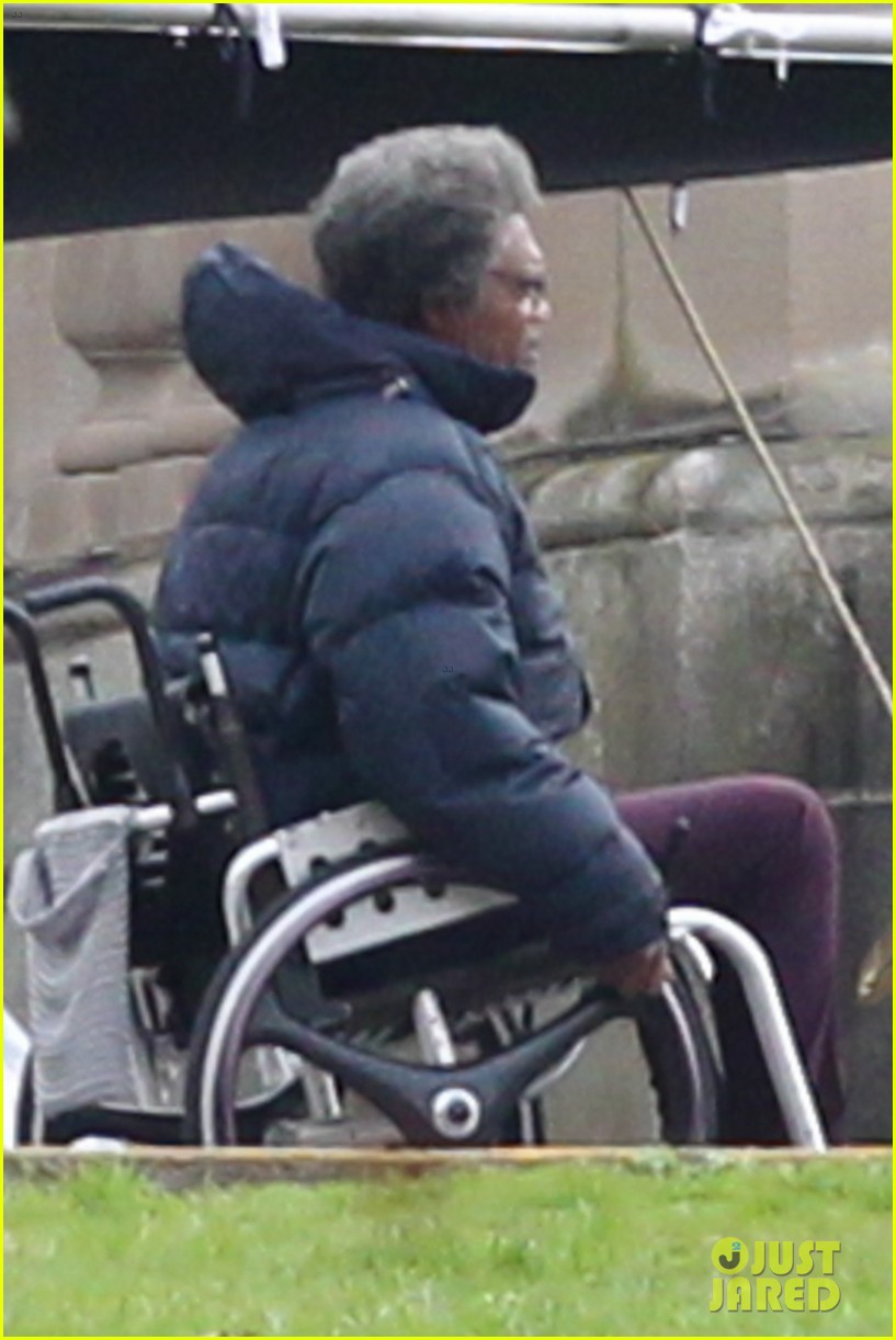Bruce Willis & Samuel L. Jackson Get Into Character on Set of 'Glass ...