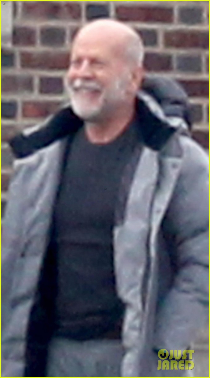 Bruce Willis & Samuel L. Jackson Get Into Character on Set of 'Glass ...