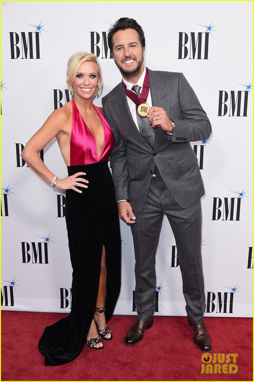 Luke Bryan & Thomas Rhett Pose with Their Wives at BMI Country Awards ...
