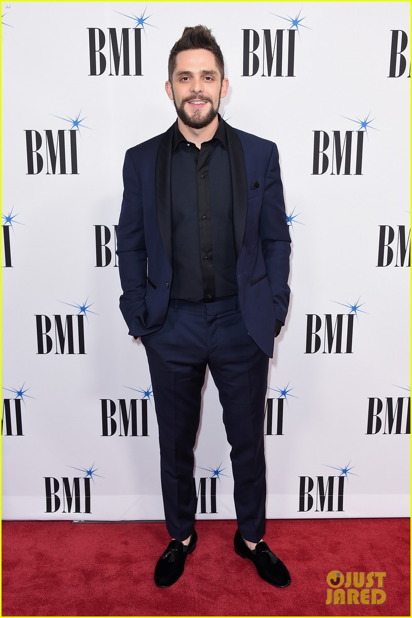 Luke Bryan & Thomas Rhett Pose with Their Wives at BMI Country Awards ...