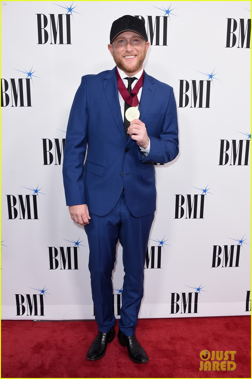 Luke Bryan & Thomas Rhett Pose with Their Wives at BMI Country Awards ...