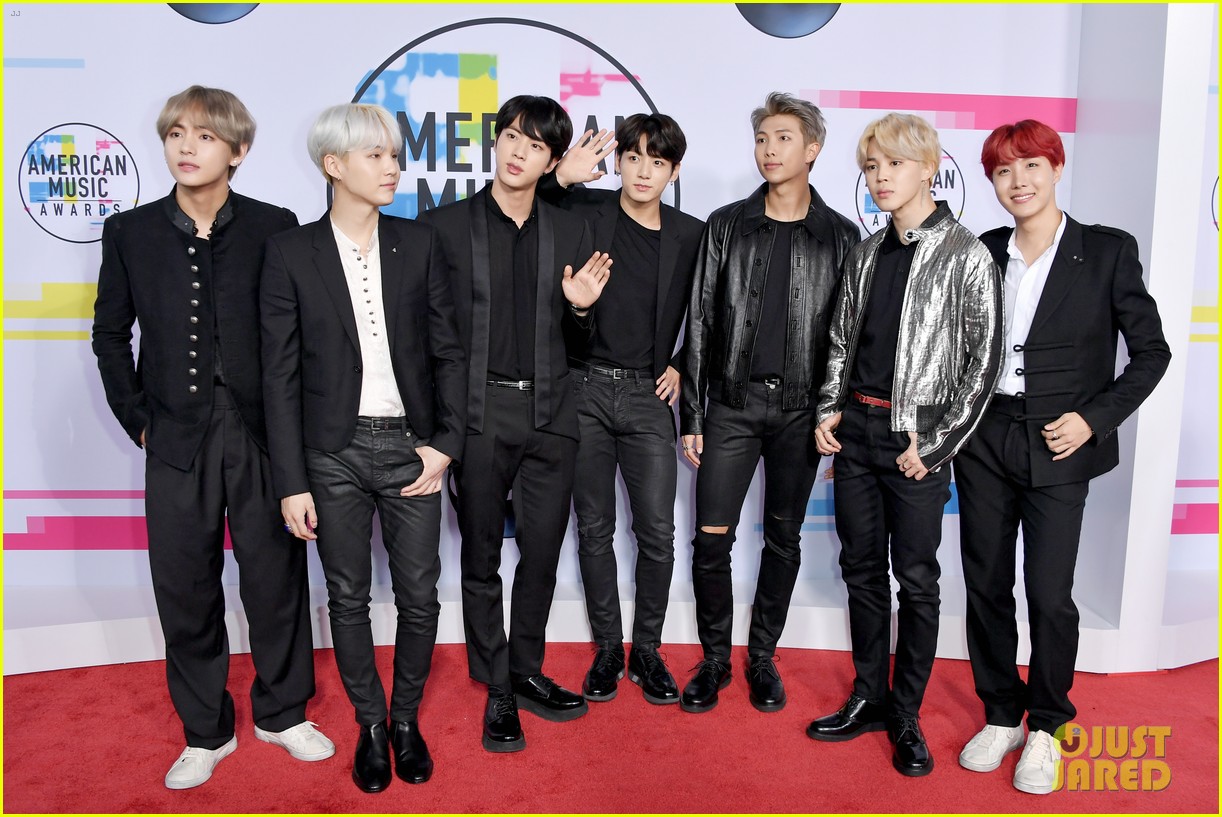 BTS Pose on the Red Carpet Ahead of Historic Performance at American ...
