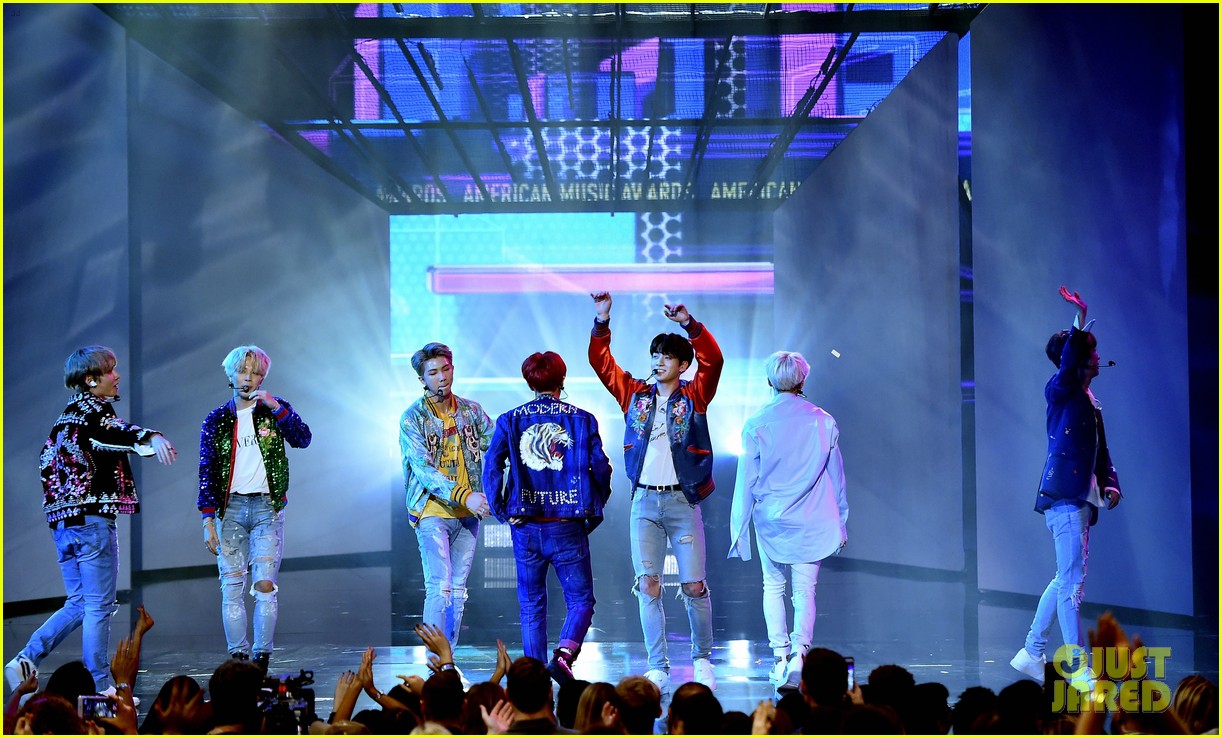BTS Rocks the AMAs 2017 with 'DNA' Performance (Video): Photo 3990219 ...
