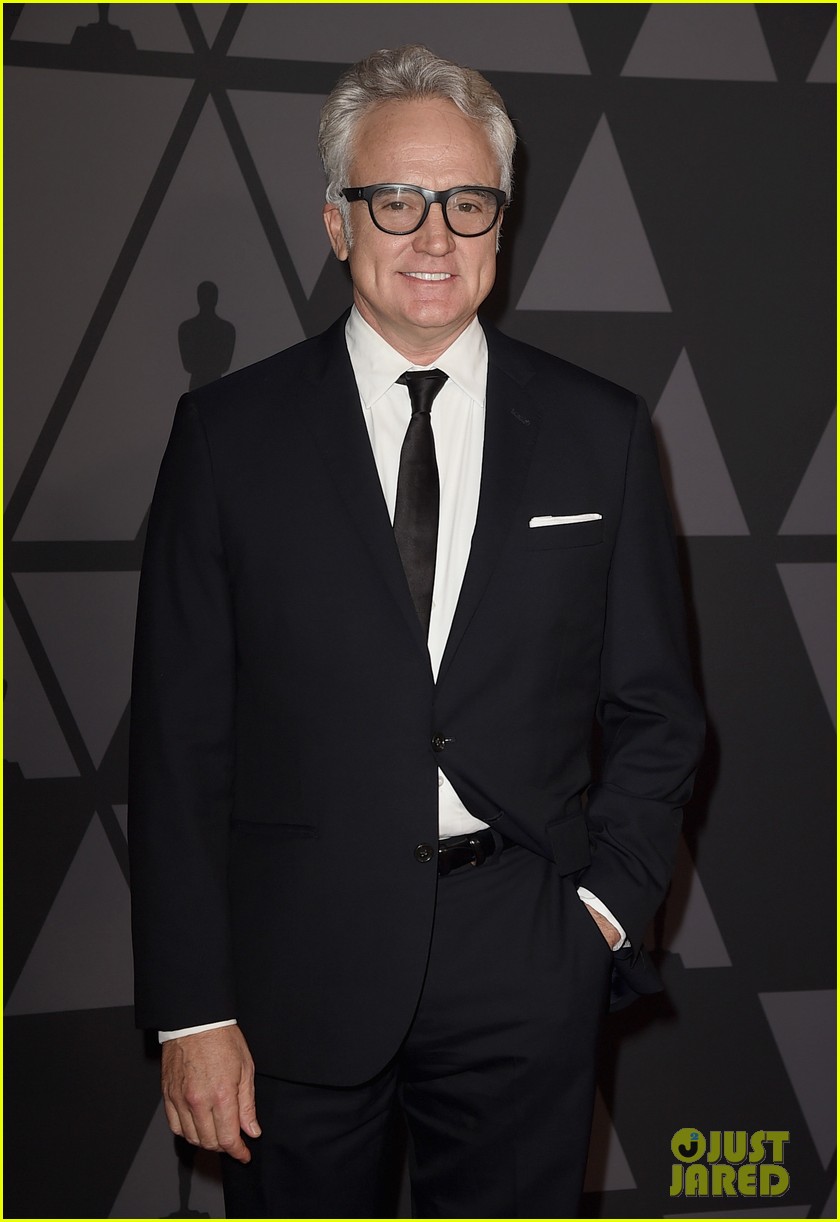 Donald Sutherland Accepts Lifetime Achievement Oscar at Governors ...