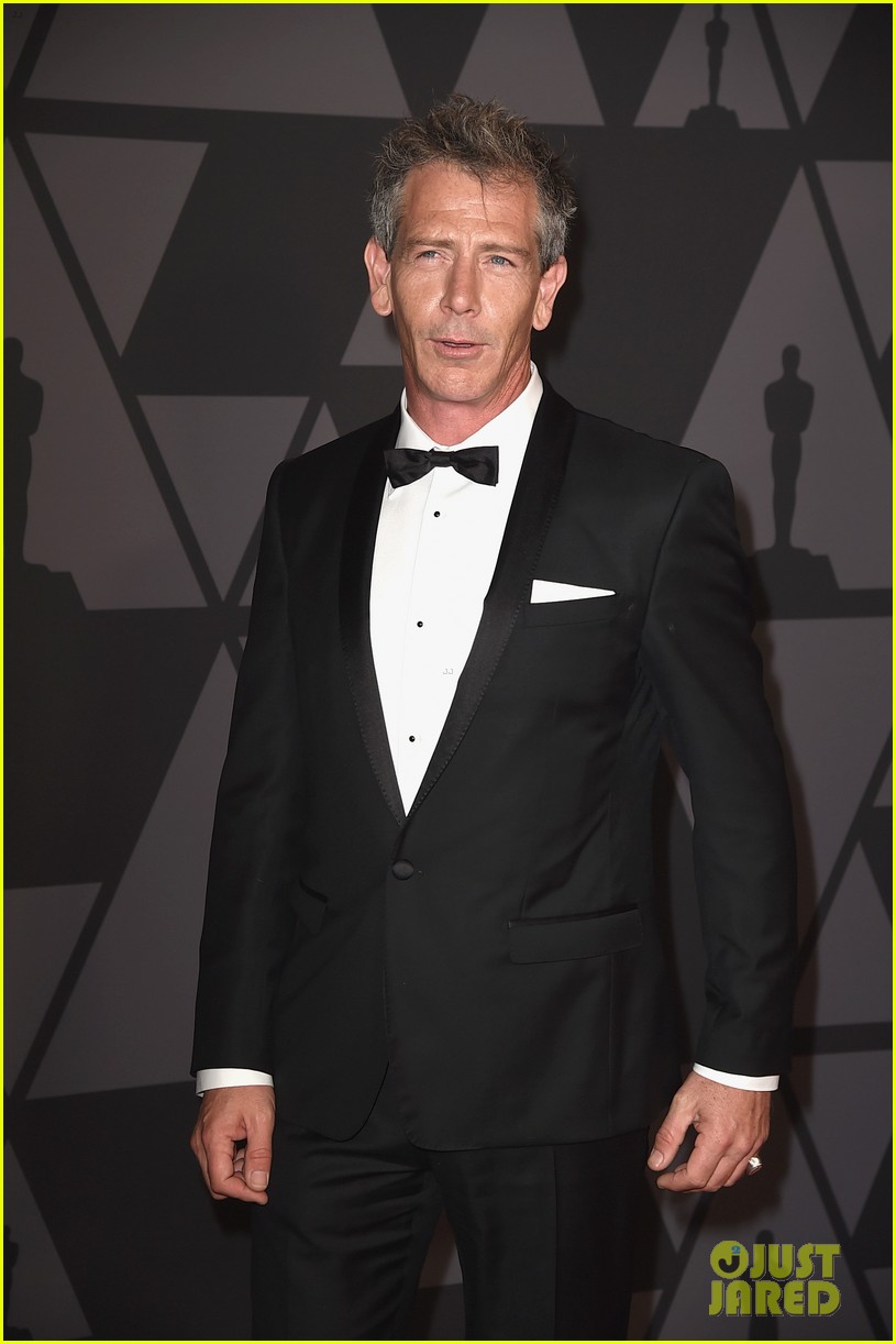 Donald Sutherland Accepts Lifetime Achievement Oscar at Governors ...