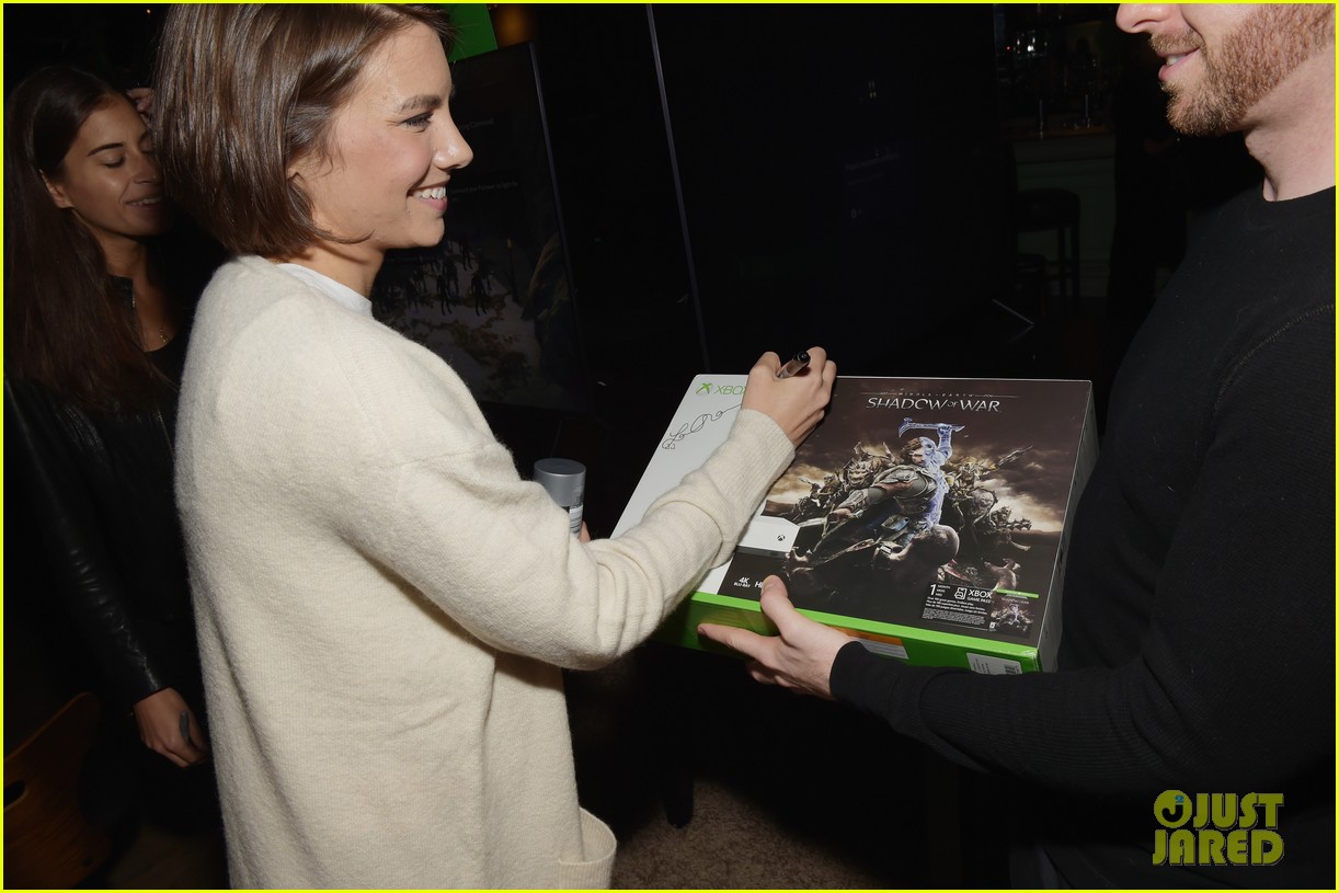 Chris Evans Helps Host Xbox One X Launch Party!: Photo 3981256 | Ben ...