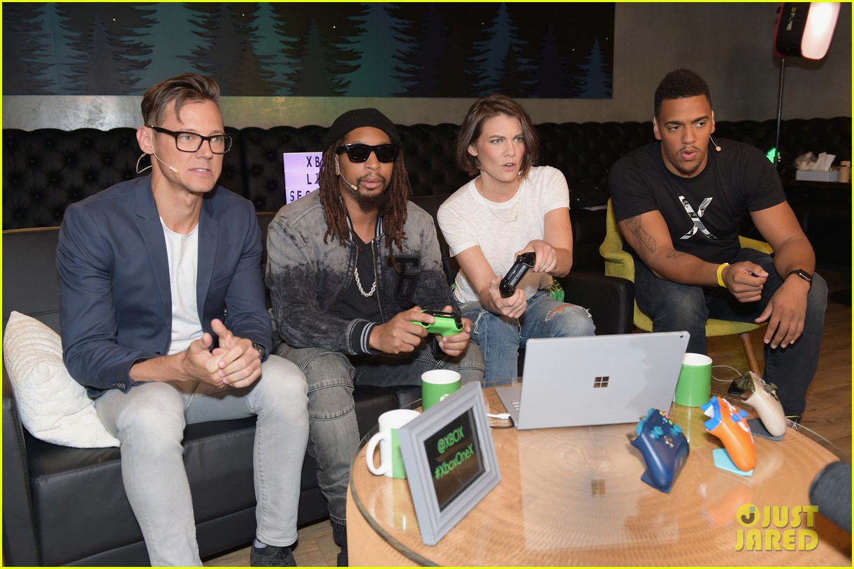 Chris Evans Helps Host Xbox One X Launch Party!: Photo 3981257 | Ben ...