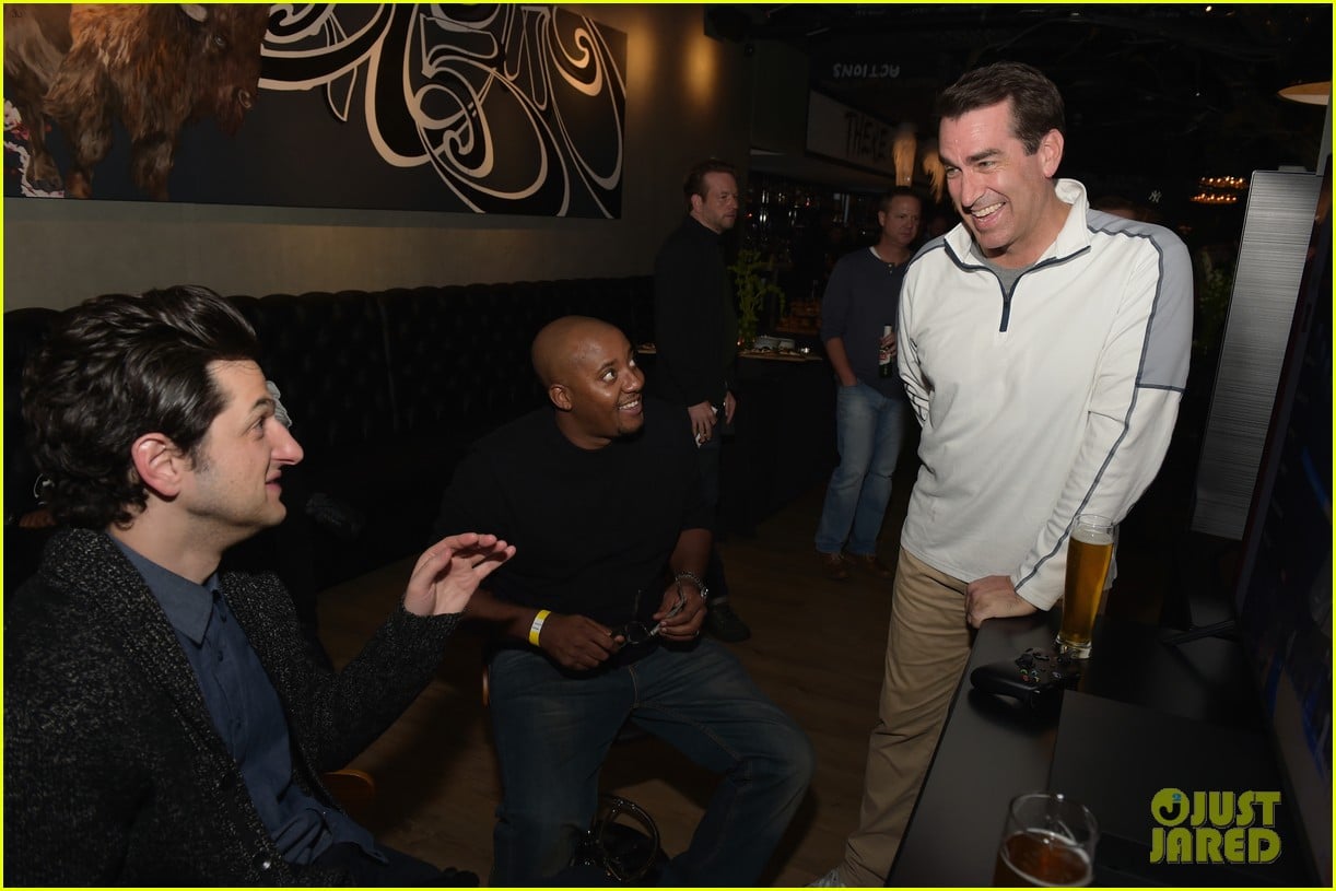 Chris Evans Helps Host Xbox One X Launch Party!: Photo 3981260 | Ben ...