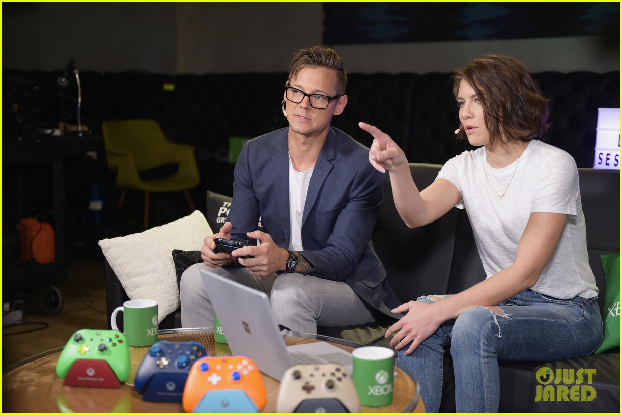 Chris Evans Helps Host Xbox One X Launch Party!: Photo 3981270 | Ben ...