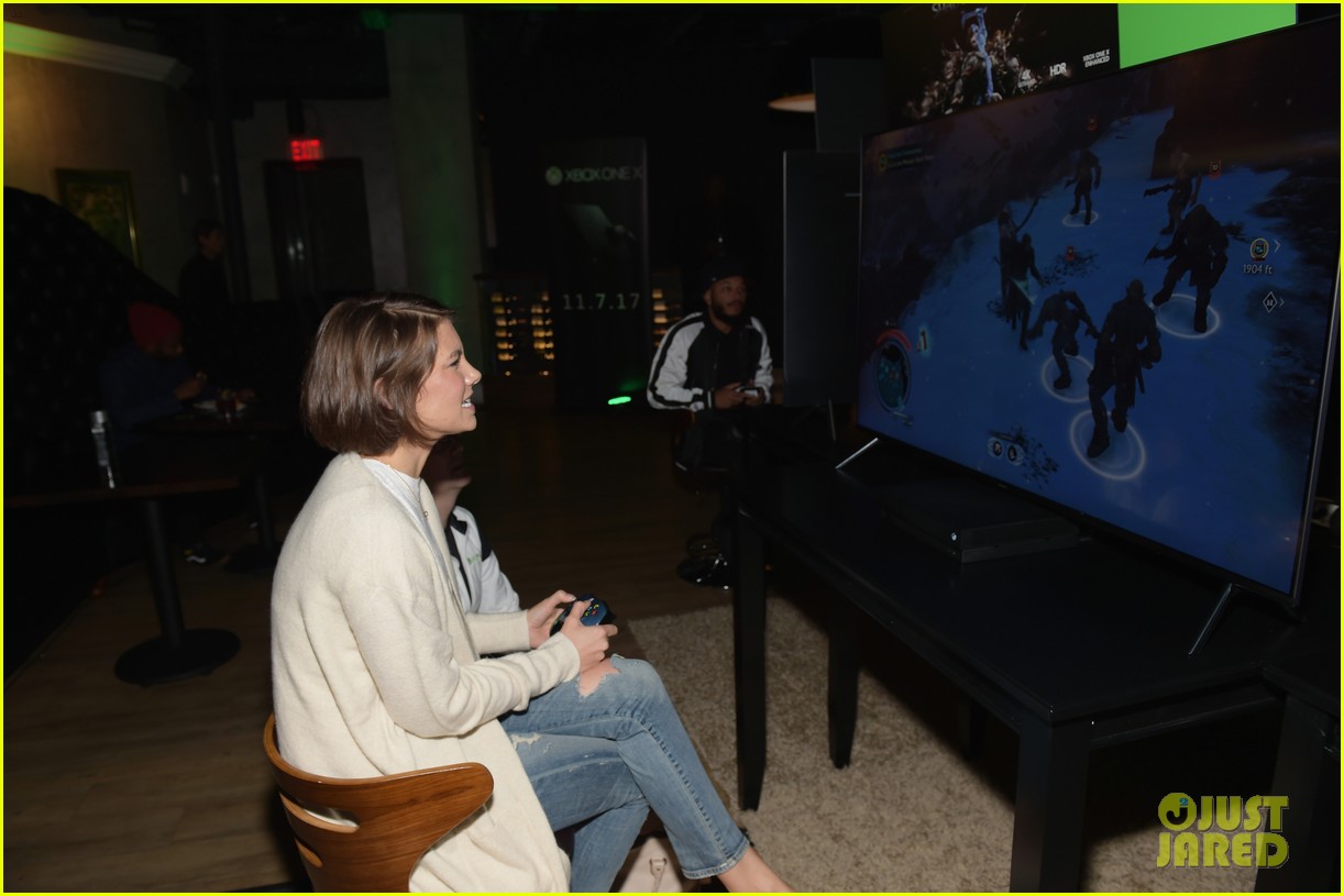 Chris Evans Helps Host Xbox One X Launch Party!: Photo 3981277 | Ben ...