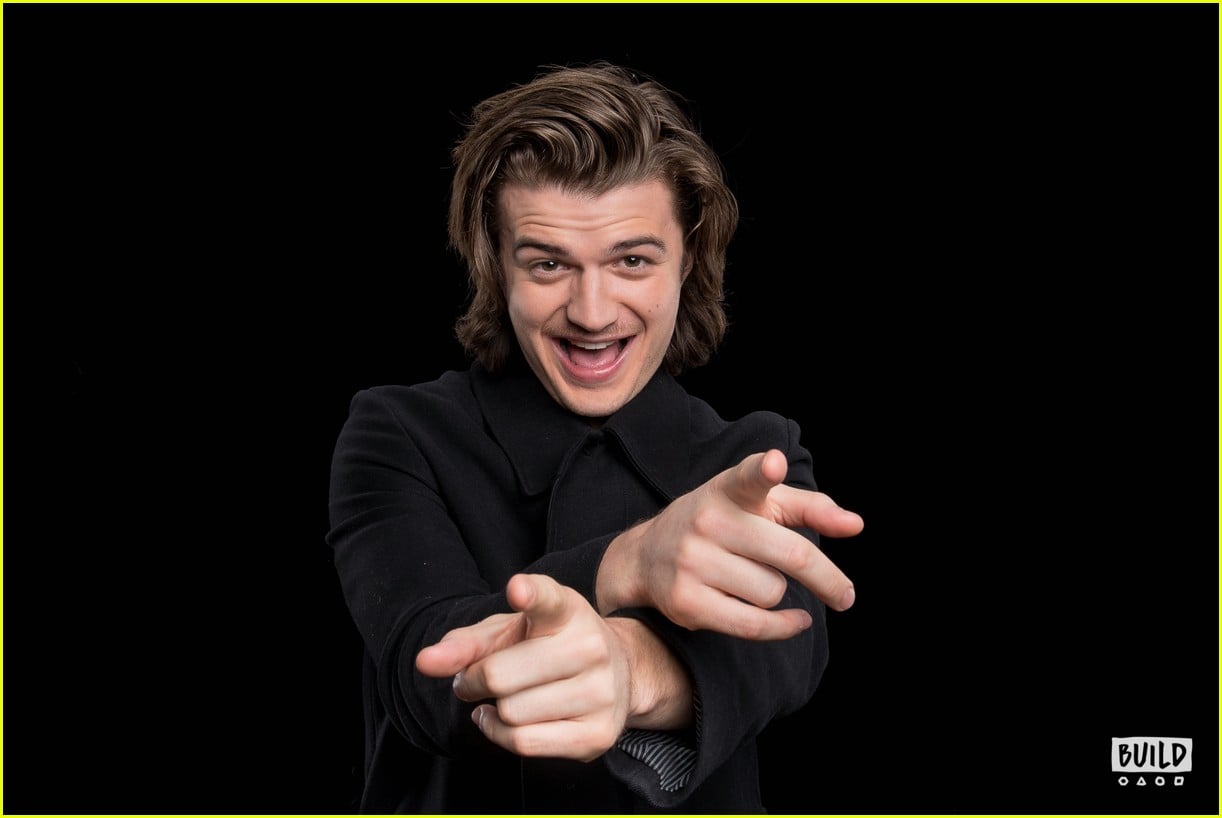 Joe Keery Reveals What He Learned From His Young 'Stranger Things' Co ...