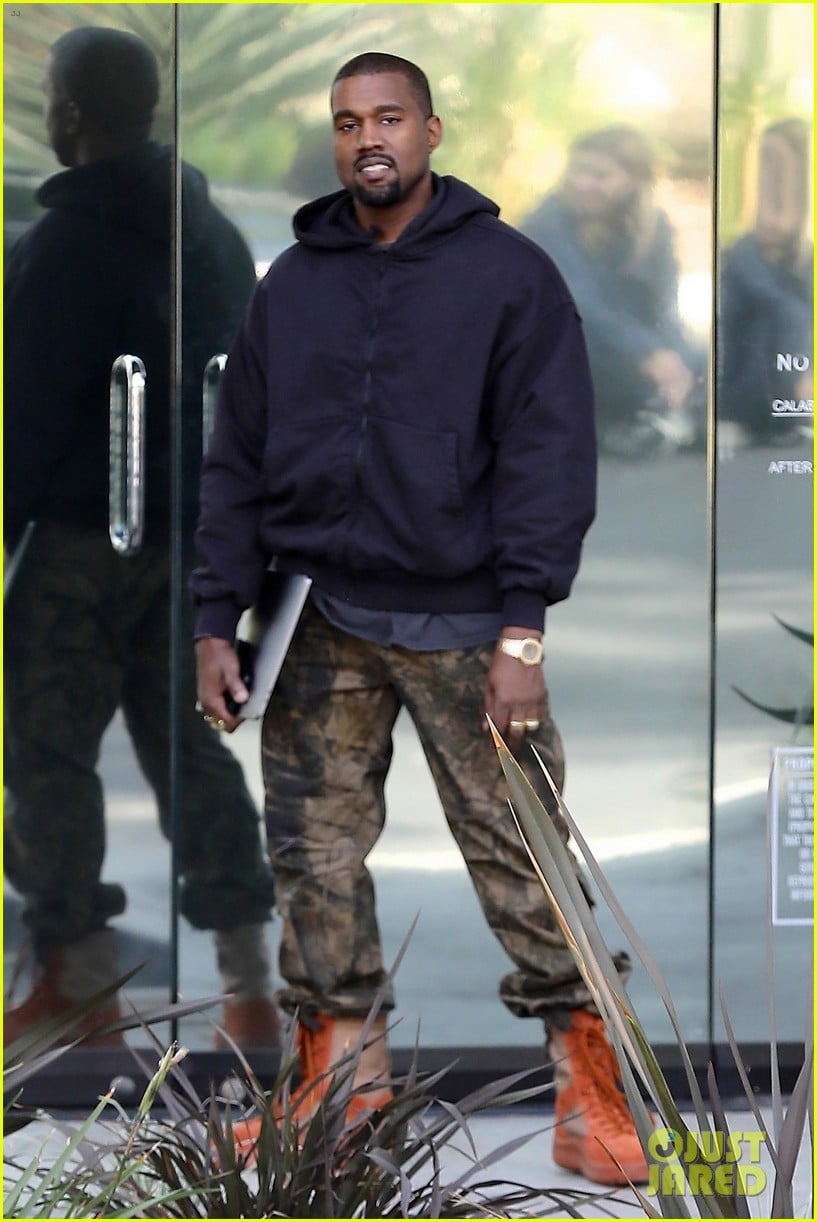 Kanye West Poses & Smiles for Photographers Outside His Office!: Photo ...