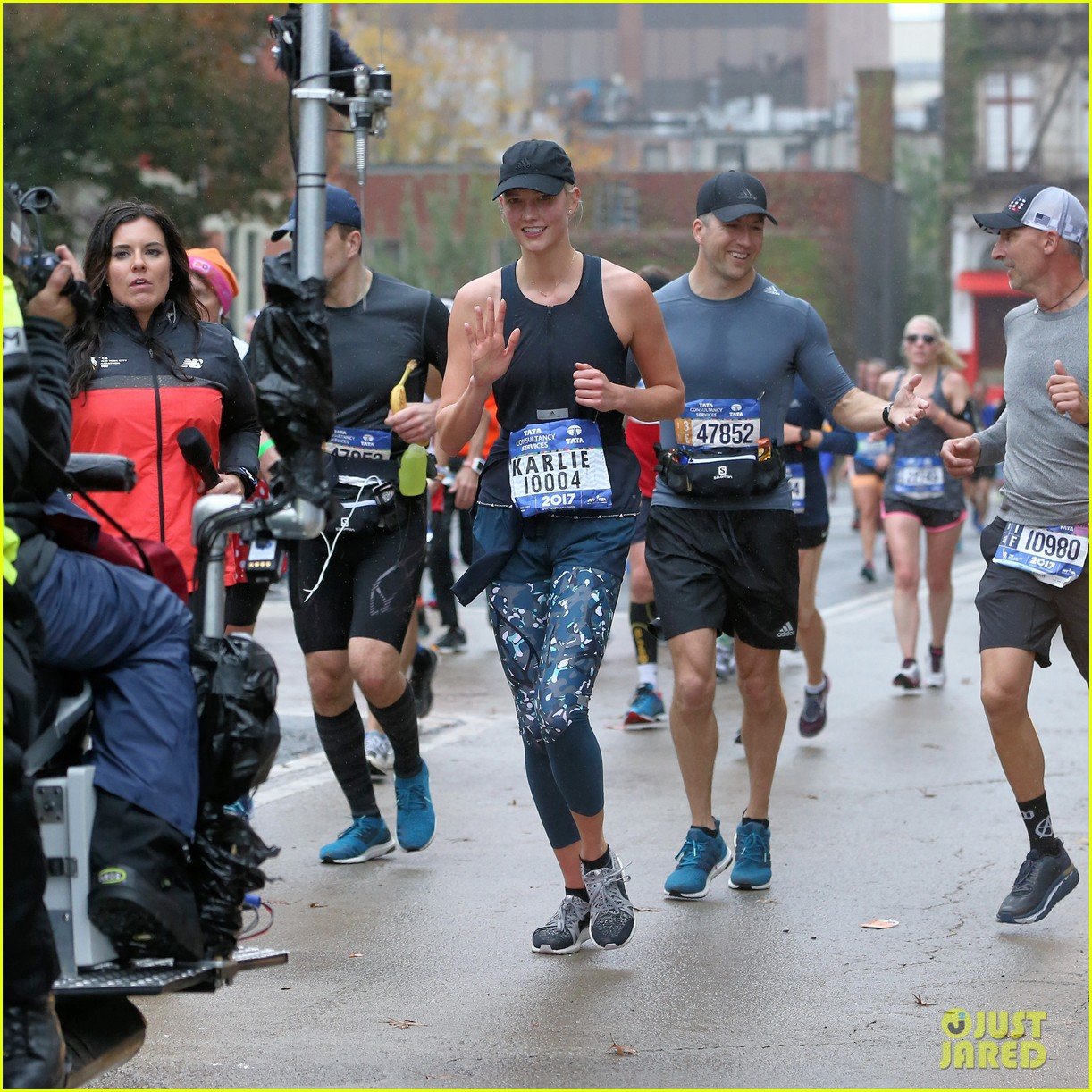Karlie Kloss & Kevin Hart Run the New York City Marathon 2017!: Photo ...