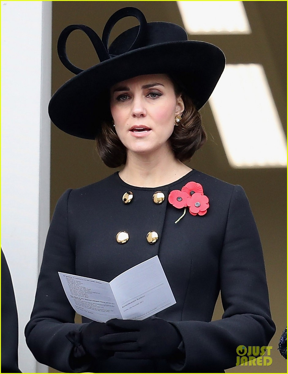 Kate Middleton & Royal Family Attend Remembrance Sunday Memorial: Photo ...