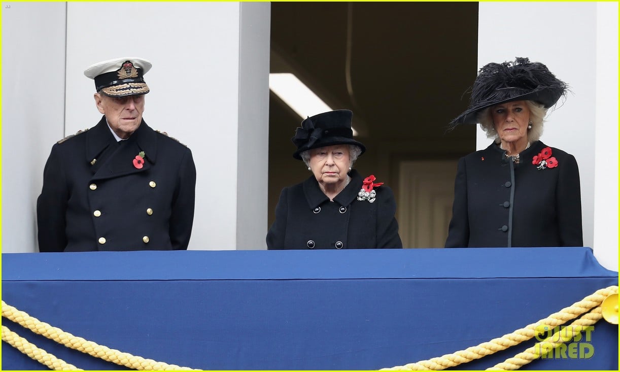 Kate Middleton & Royal Family Attend Remembrance Sunday Memorial: Photo ...