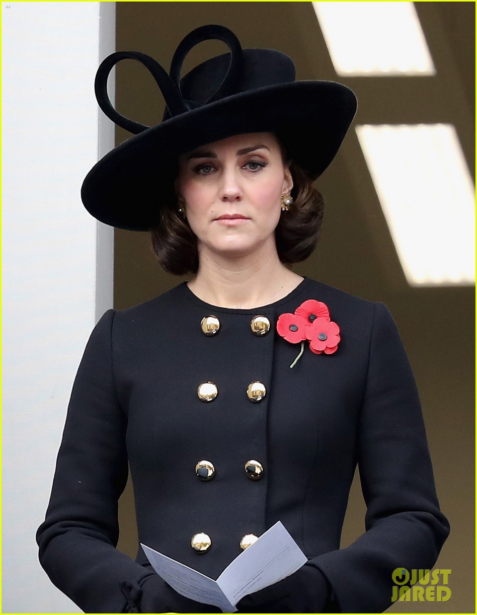 Kate Middleton & Royal Family Attend Remembrance Sunday Memorial: Photo ...