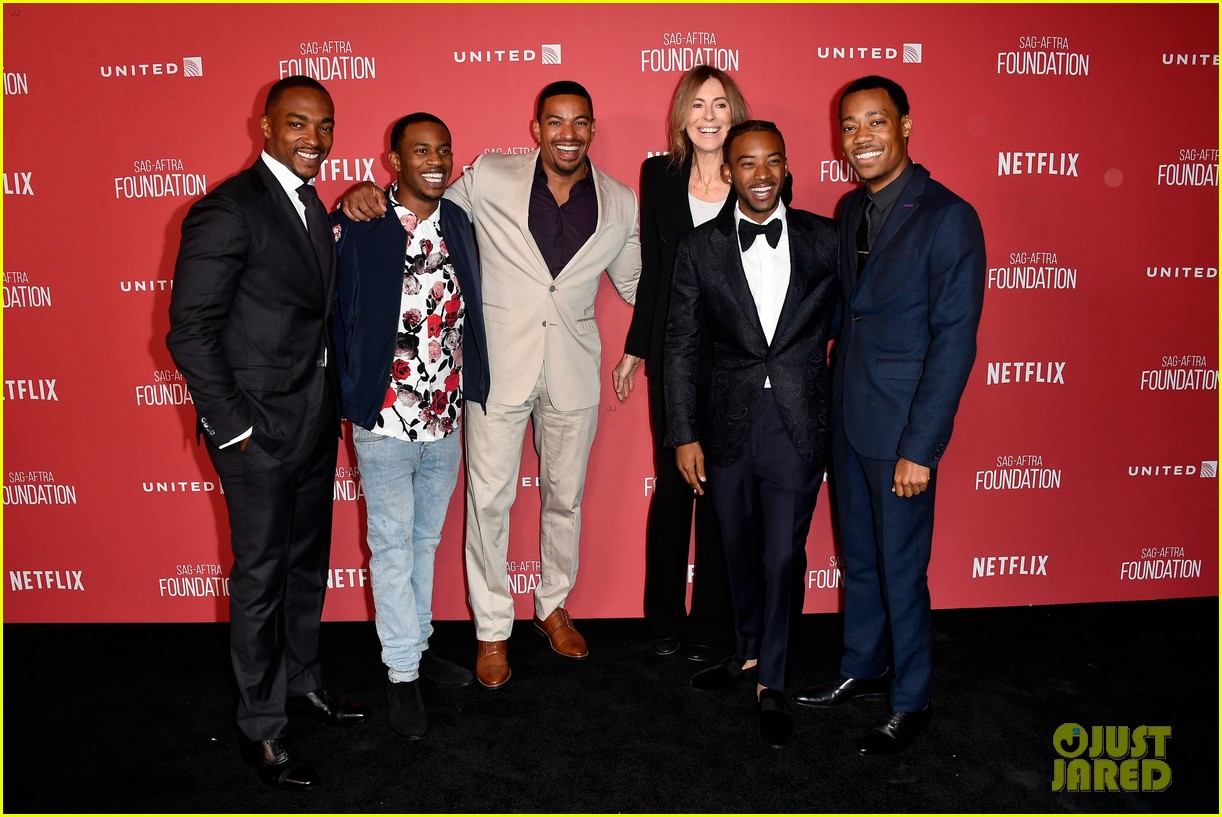 Zoe Kazan & Kumail Nanjiani Help Honor Judd Apatow & More at SAG ...