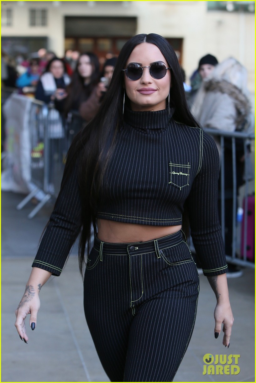 Photo: demi lovato london crop top 18 | Photo 3986758 | Just Jared ...