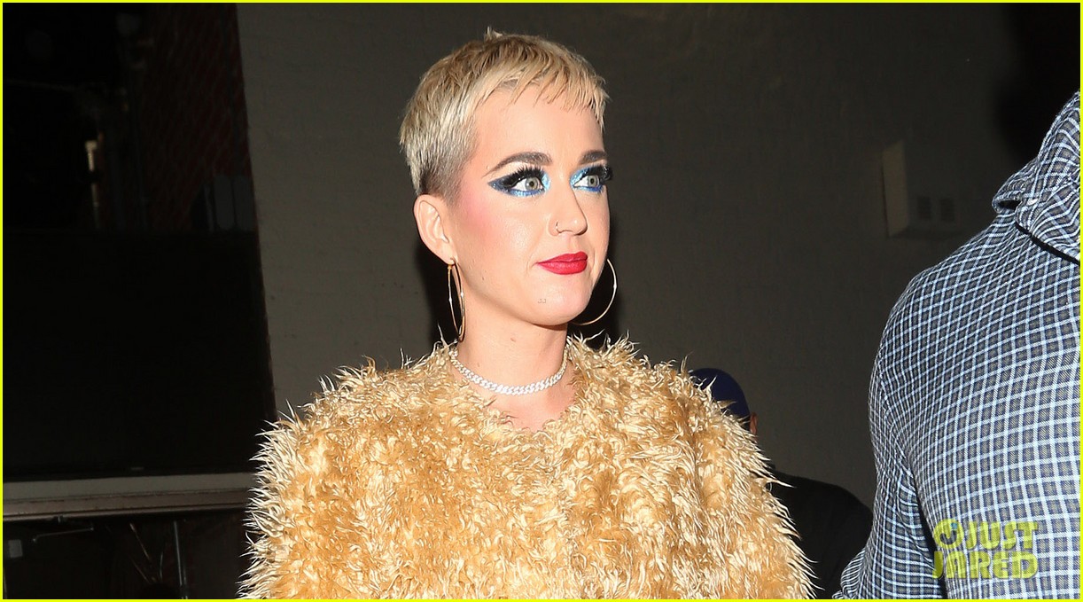 Katy Perry Gets Late Night Bite to Eat After 'Witness' Tour Performance ...
