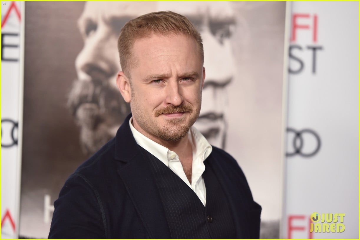 Zoe Saldana Checks Out 'Hostiles' Premiere at AFI Fest: Photo 3987547 ...