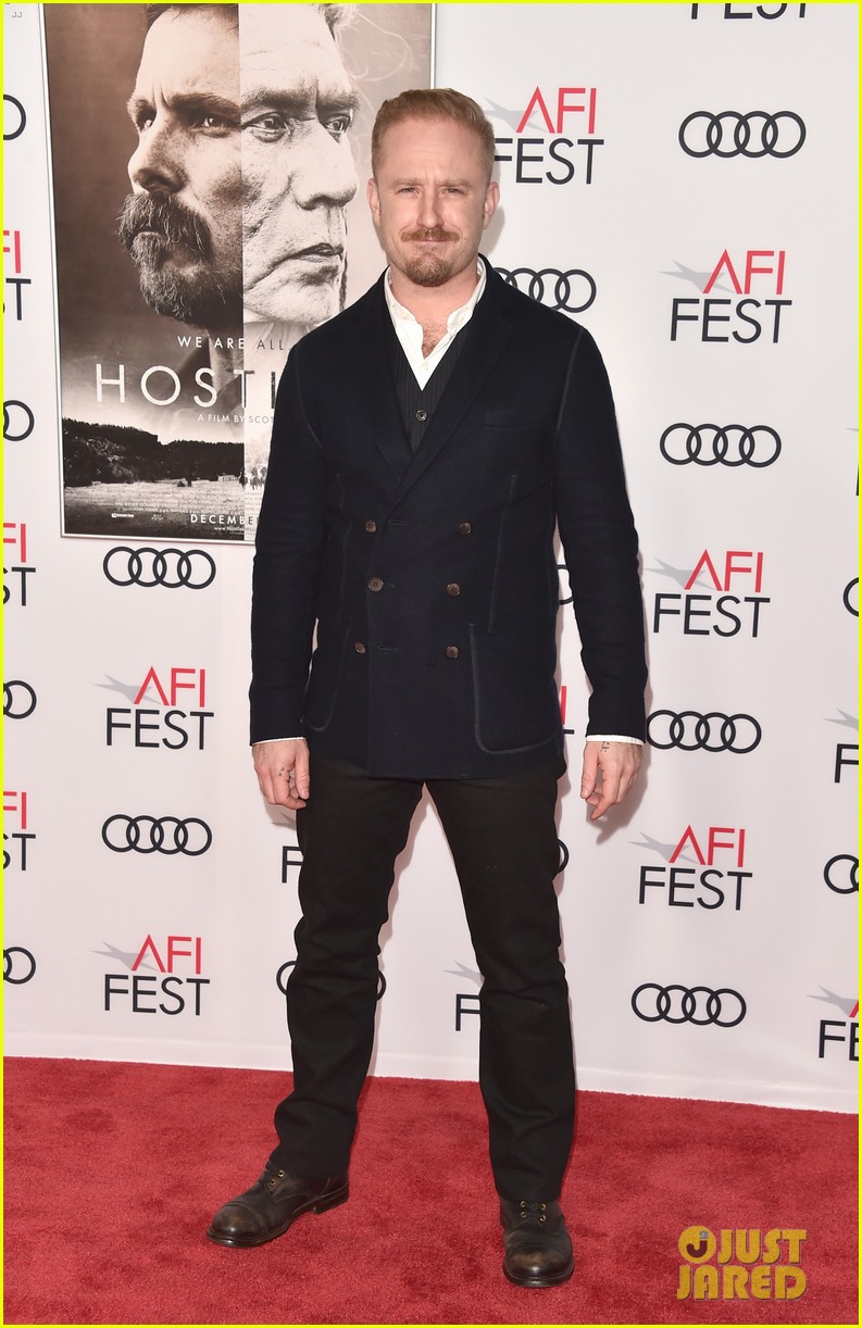 Zoe Saldana Checks Out 'Hostiles' Premiere at AFI Fest: Photo 3987553 ...