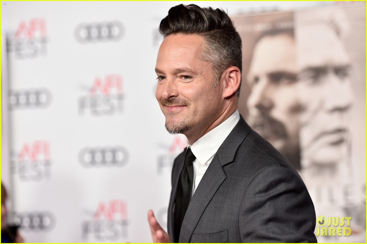 Zoe Saldana Checks Out 'Hostiles' Premiere at AFI Fest: Photo 3987560 ...