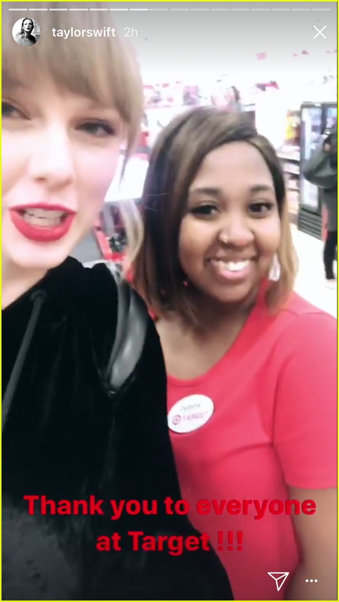 Taylor Swift Surprises Fans While Buying 'Reputation' in Target - Watch ...